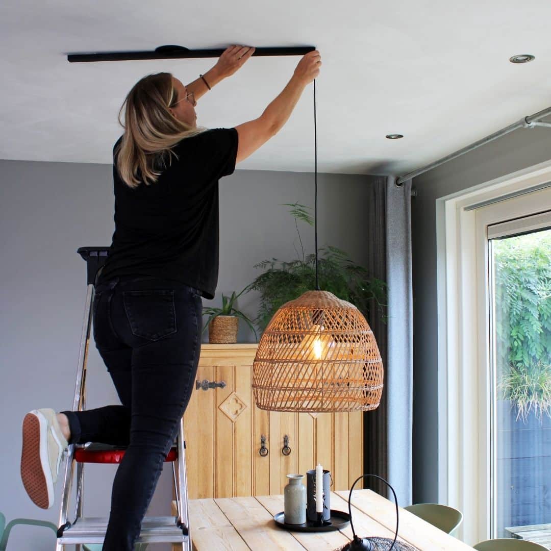How to attach a lamp to the Lightswing® - Lightswing.co.uk